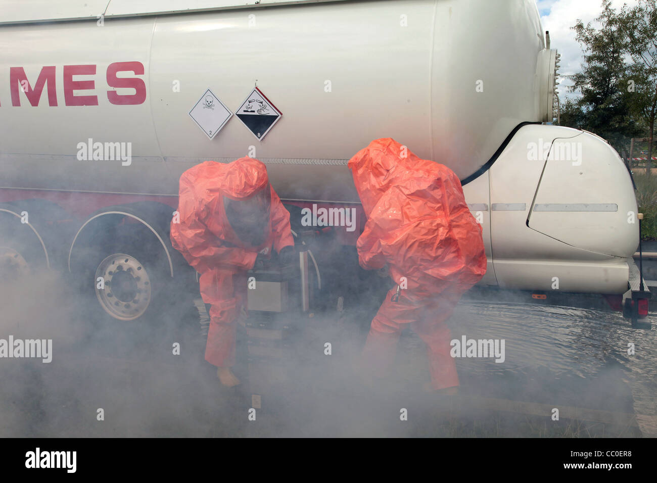 L'EXPLOITATION PAR UNE ÉQUIPE SPÉCIALISÉE DES POMPIERS EN TENUES DE ...