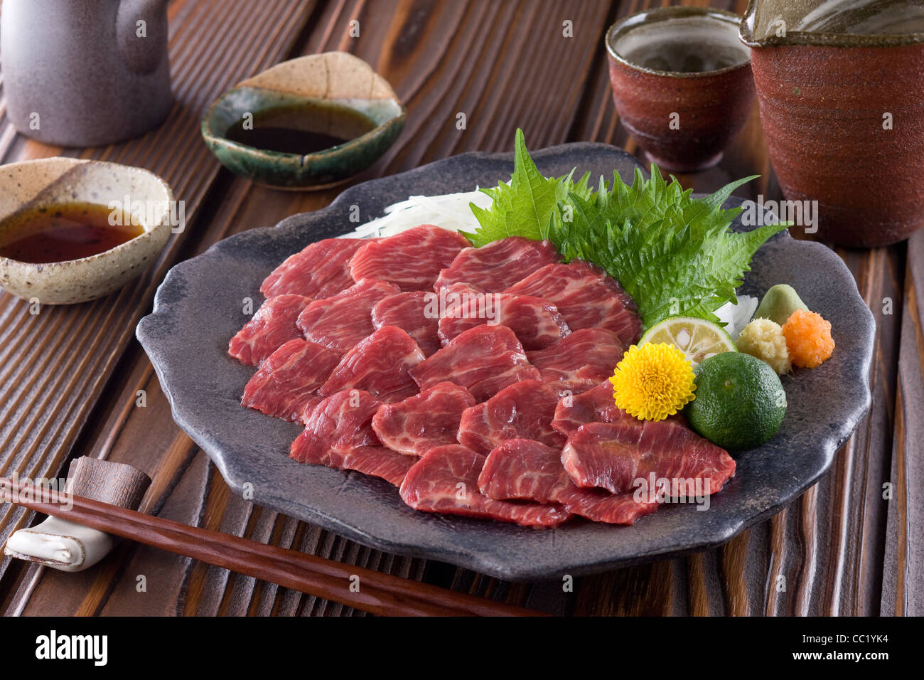 Basashi horse meat sashimi Banque de photographies et d’images à haute ...