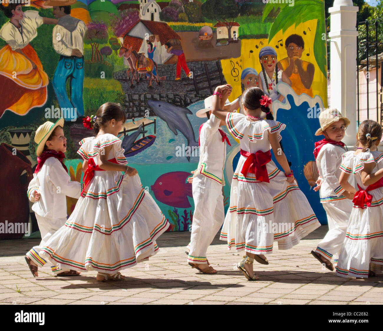 Folkloric dance honduras Banque de photographies et d’images à haute ...