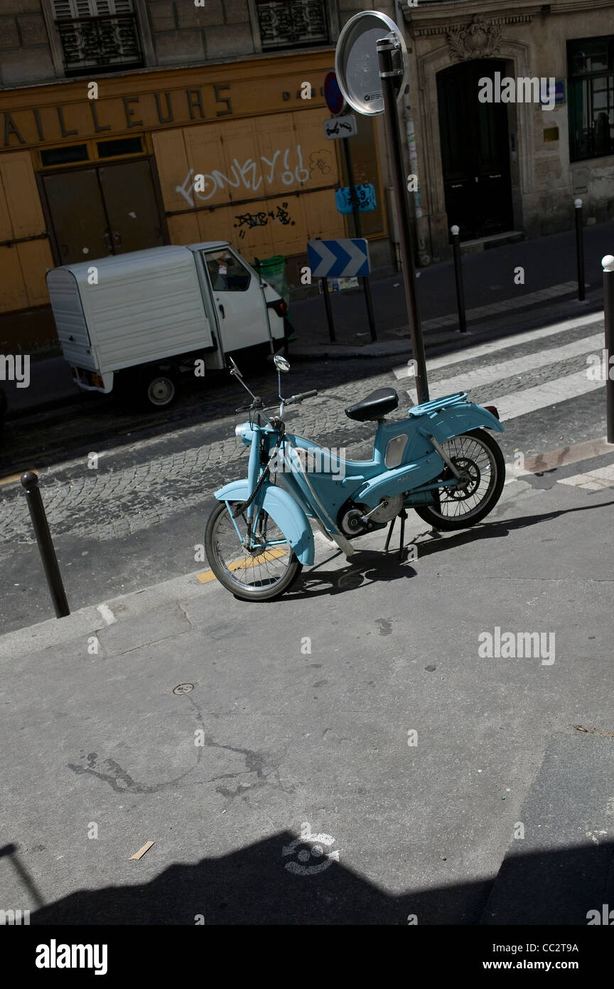 Mobylette motobécane Banque de photographies et d’images à haute ...