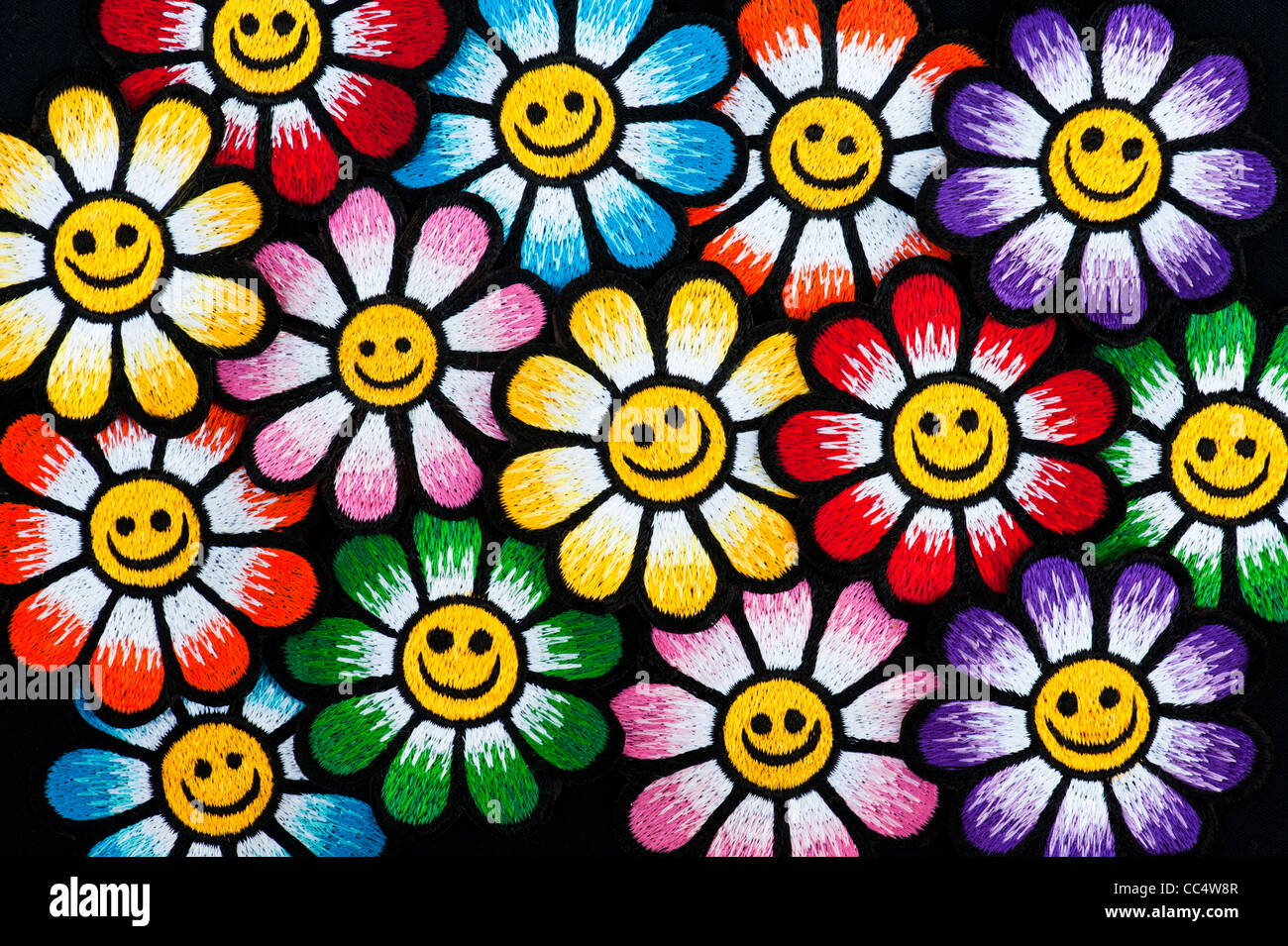 Fer à repasser la broderie sur les correctifs de smiley fleurs ...