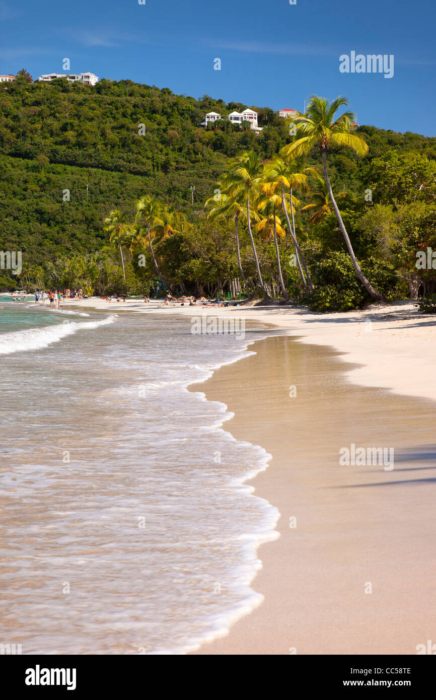 Eau et plage de megans bay Banque de photographies et d’images à haute ...
