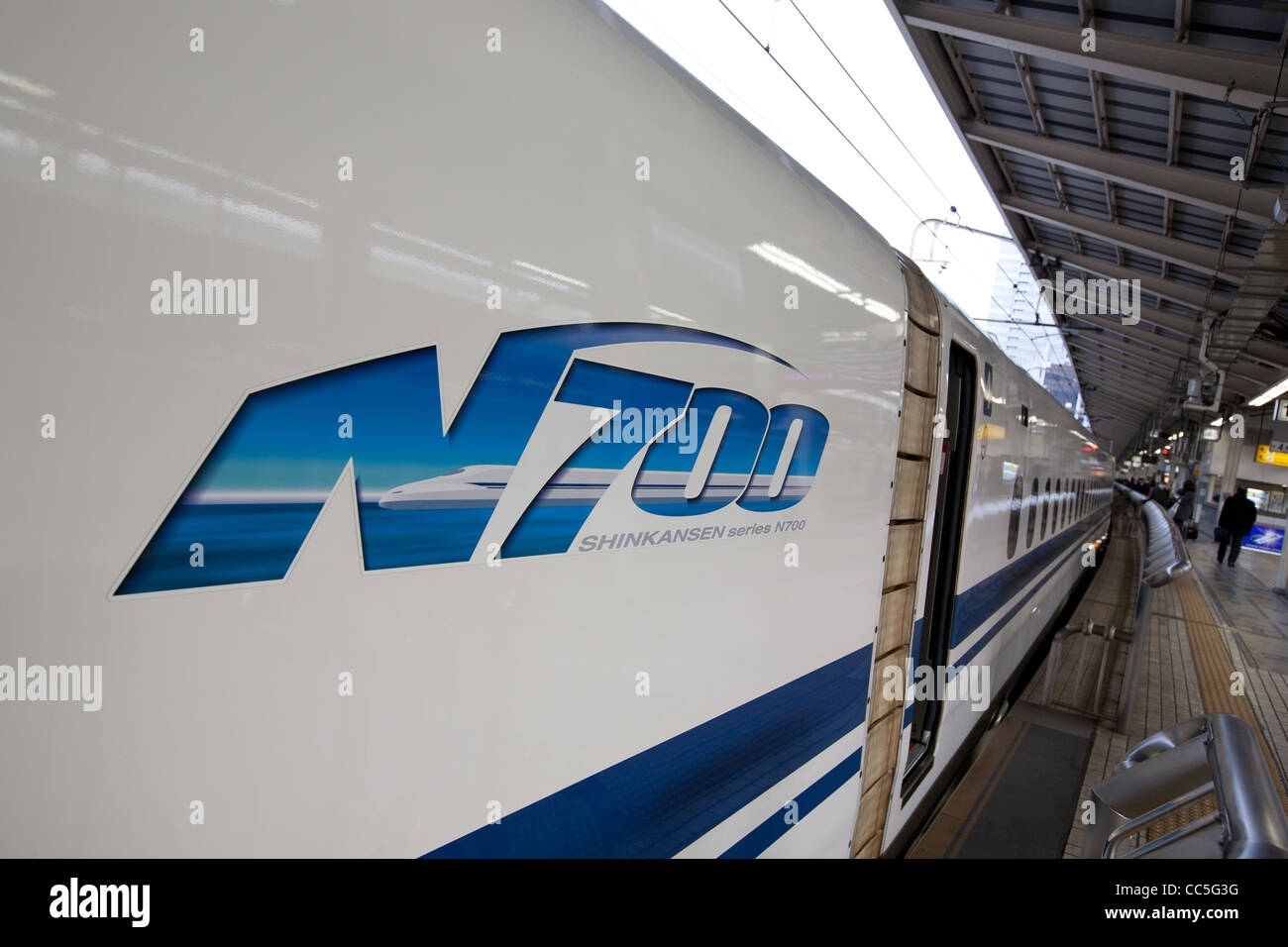 N700 Series, Shinkansen, le train à la gare de Tokyo à Tokyo, Japon ...