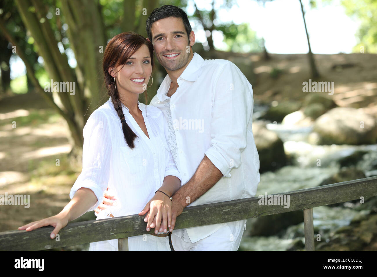 Couple se promener dans le jardin Banque de photographies et d’images à ...