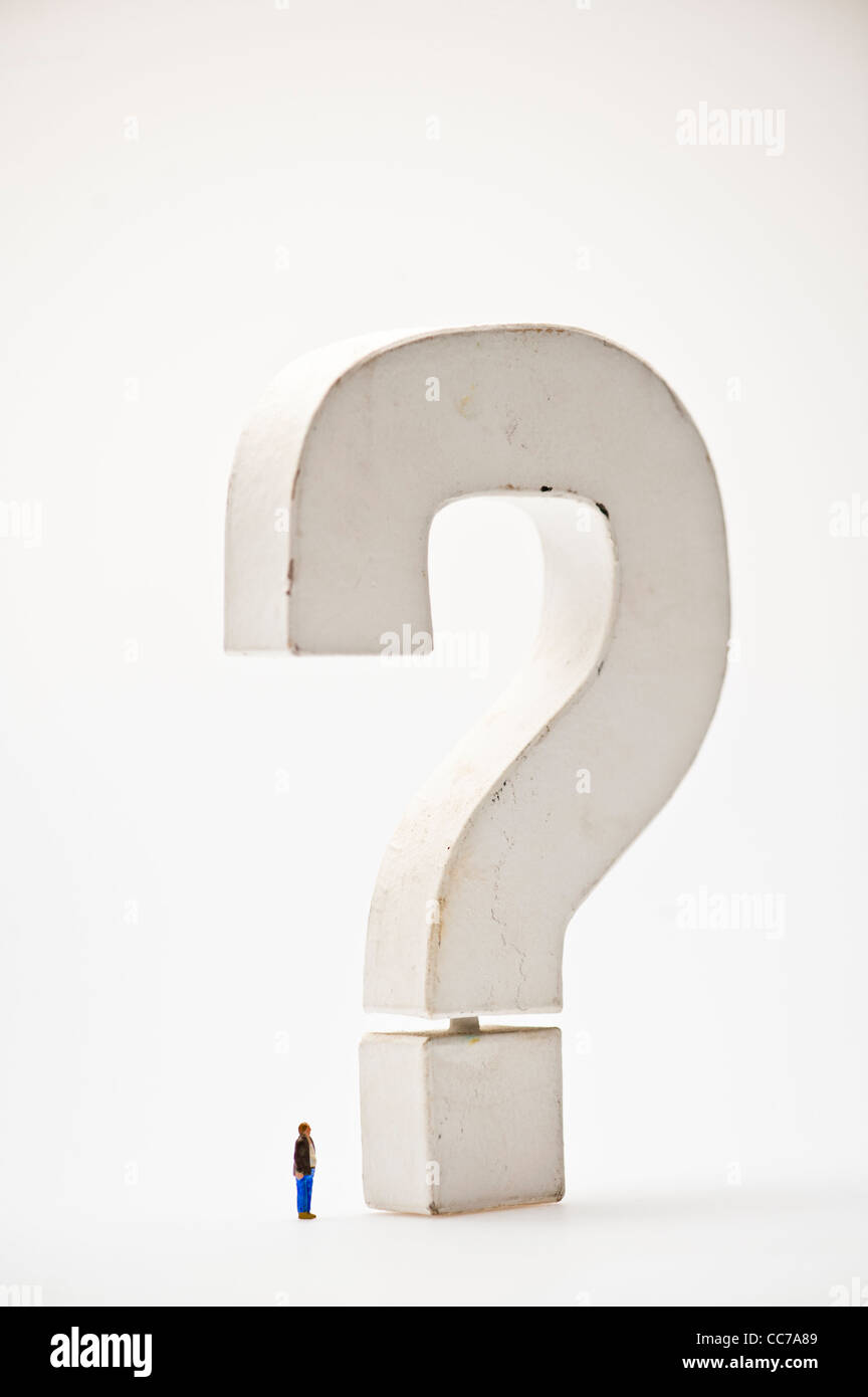 La grande question - petite figure dominé par un gros gros gros point d ...