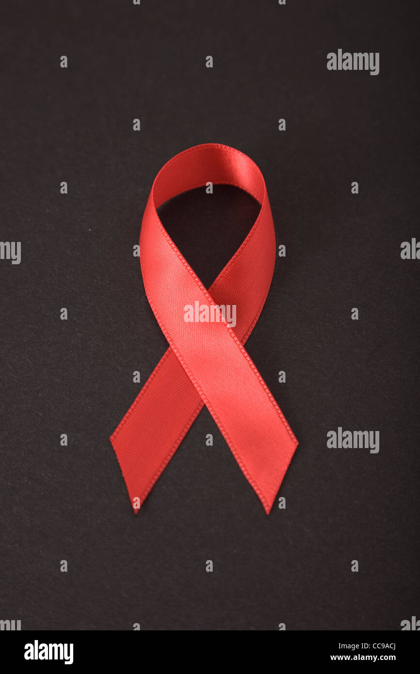 La sensibilisation au sida ruban rouge sur fond noir Photo Stock - Alamy