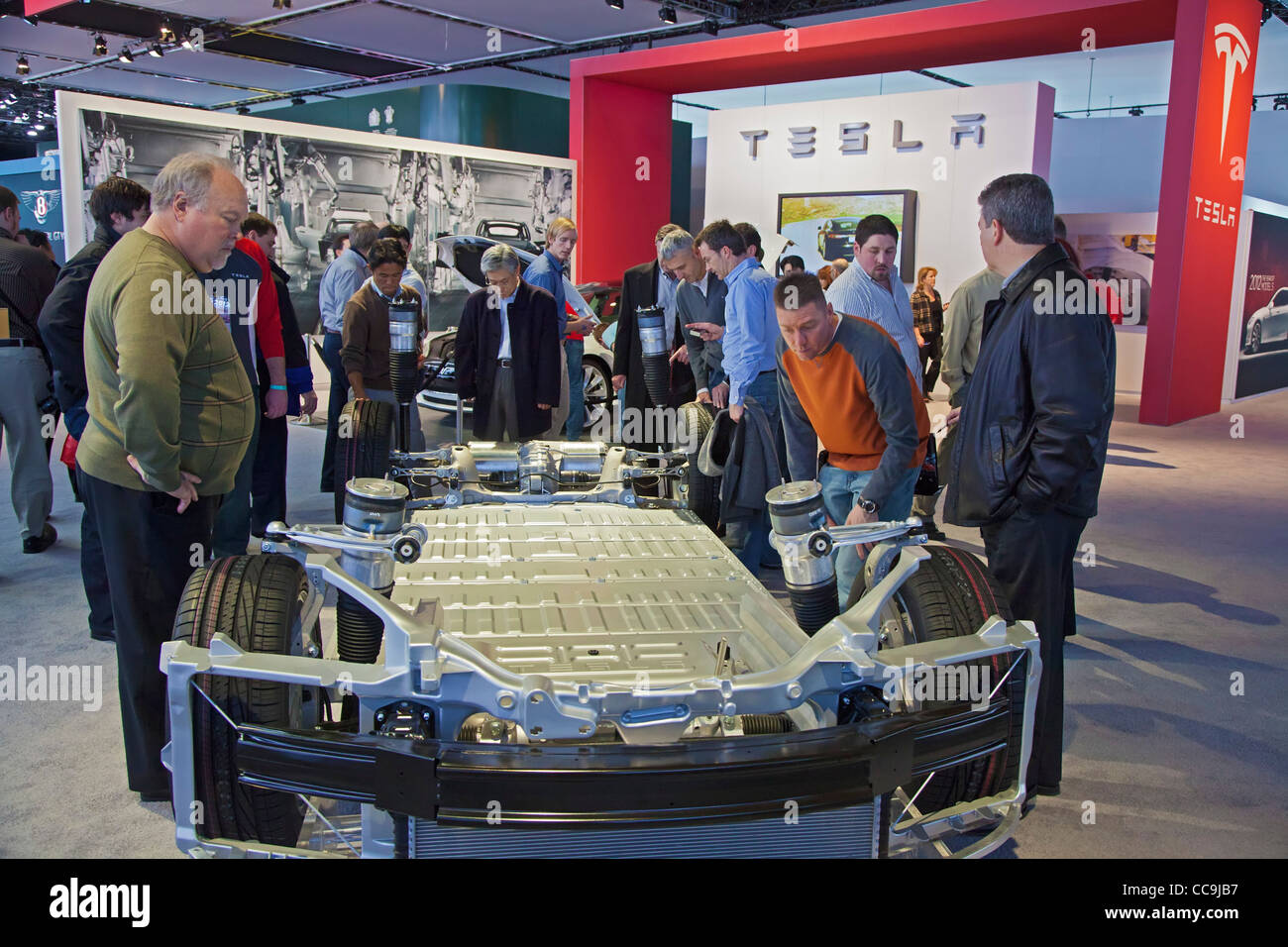 Tesla chassis electric car Banque de photographies et d’images à haute ...