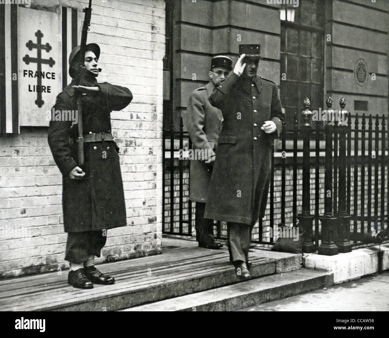 Le général CHARLES DE GAULLE en laissant la France Libre dans l'AC ... Le général CHARLES DE GAULLE en laissant la France Libre dans l'AC ...