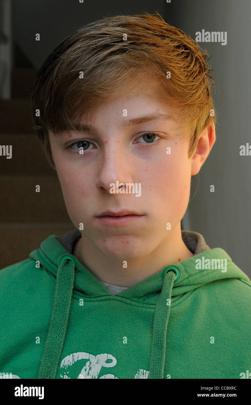 Mec Ado 14 Ans Banque De Photographies Et Dimages à Haute Résolution