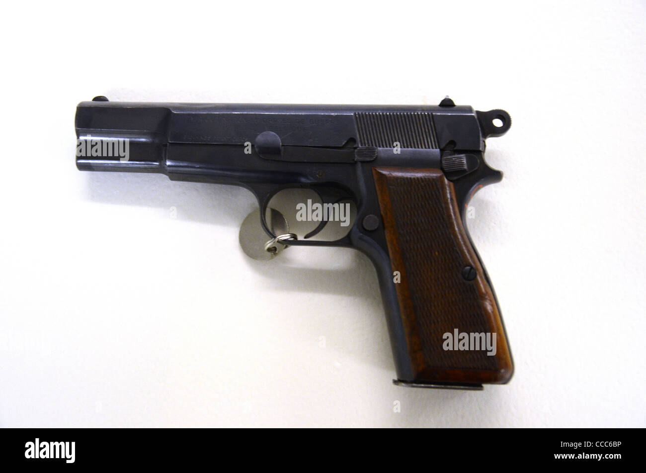 Browning 9mm gun Banque de photographies et d’images à haute résolution ...