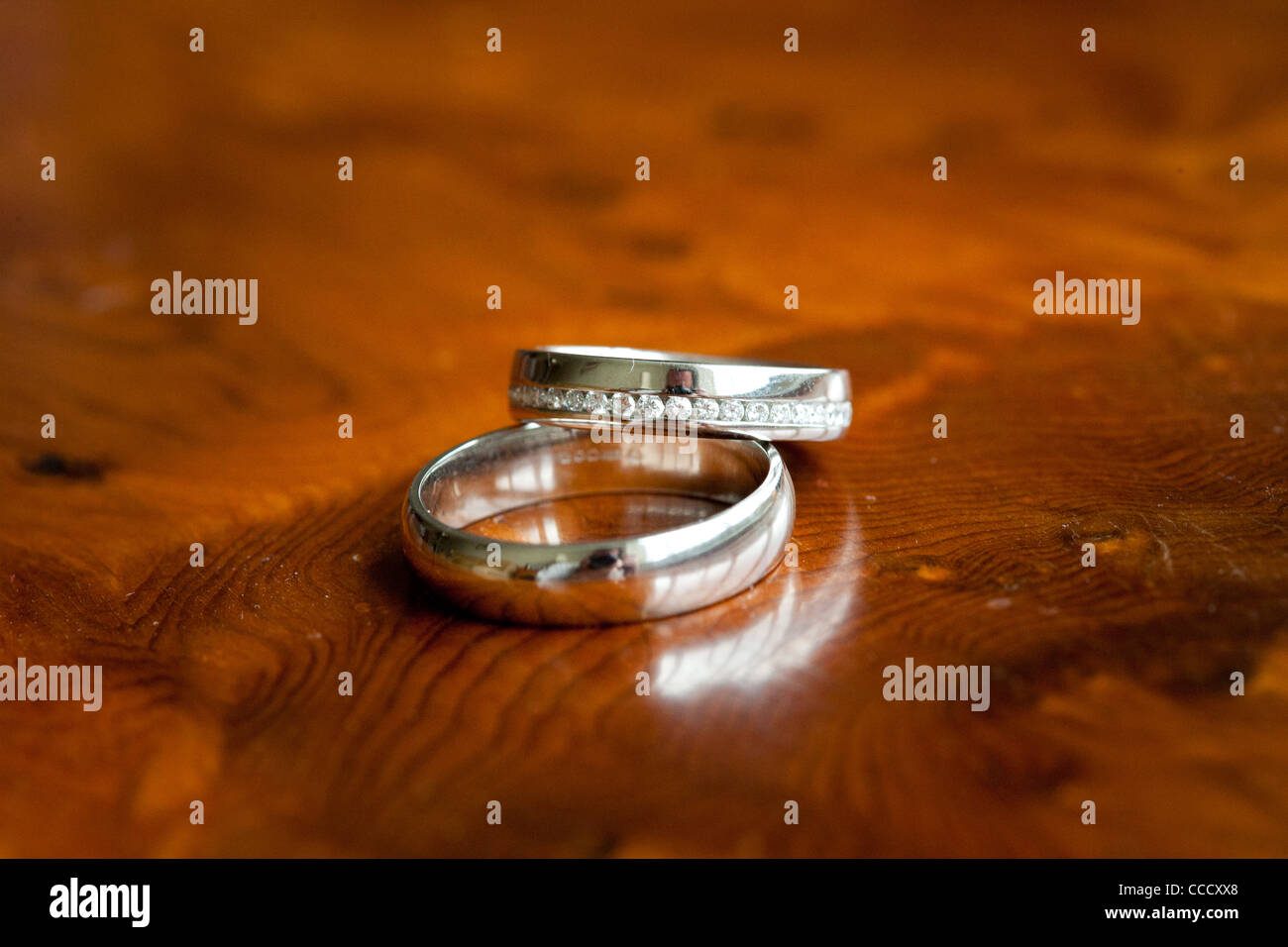 Anneaux de mariage Banque de photographies et d’images à haute ...