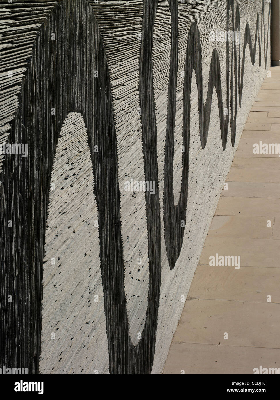 MONTROSE PLACE APPARTEMENTS ANDY GOLDSWORTHY Mur d'ARDOISE Photo Stock ...