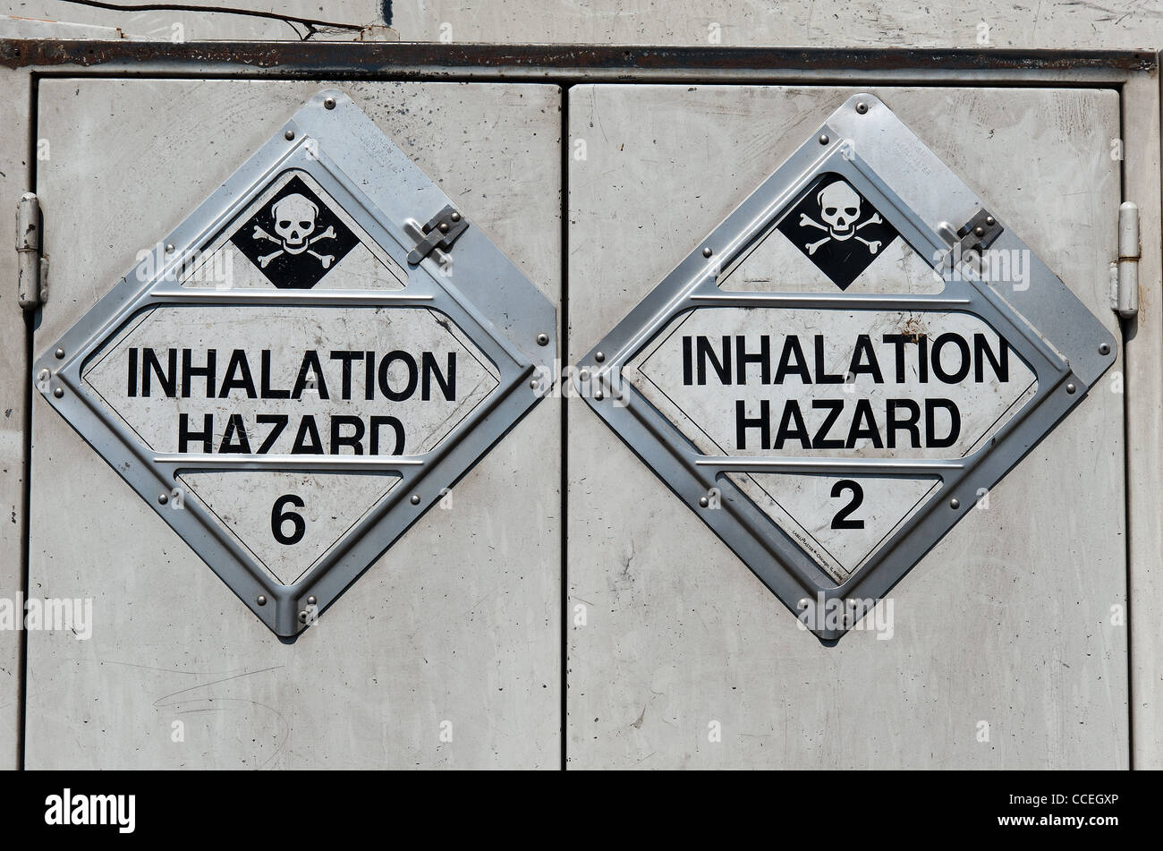 Signes de danger monté sur un camion de fumigation Photo Stock - Alamy