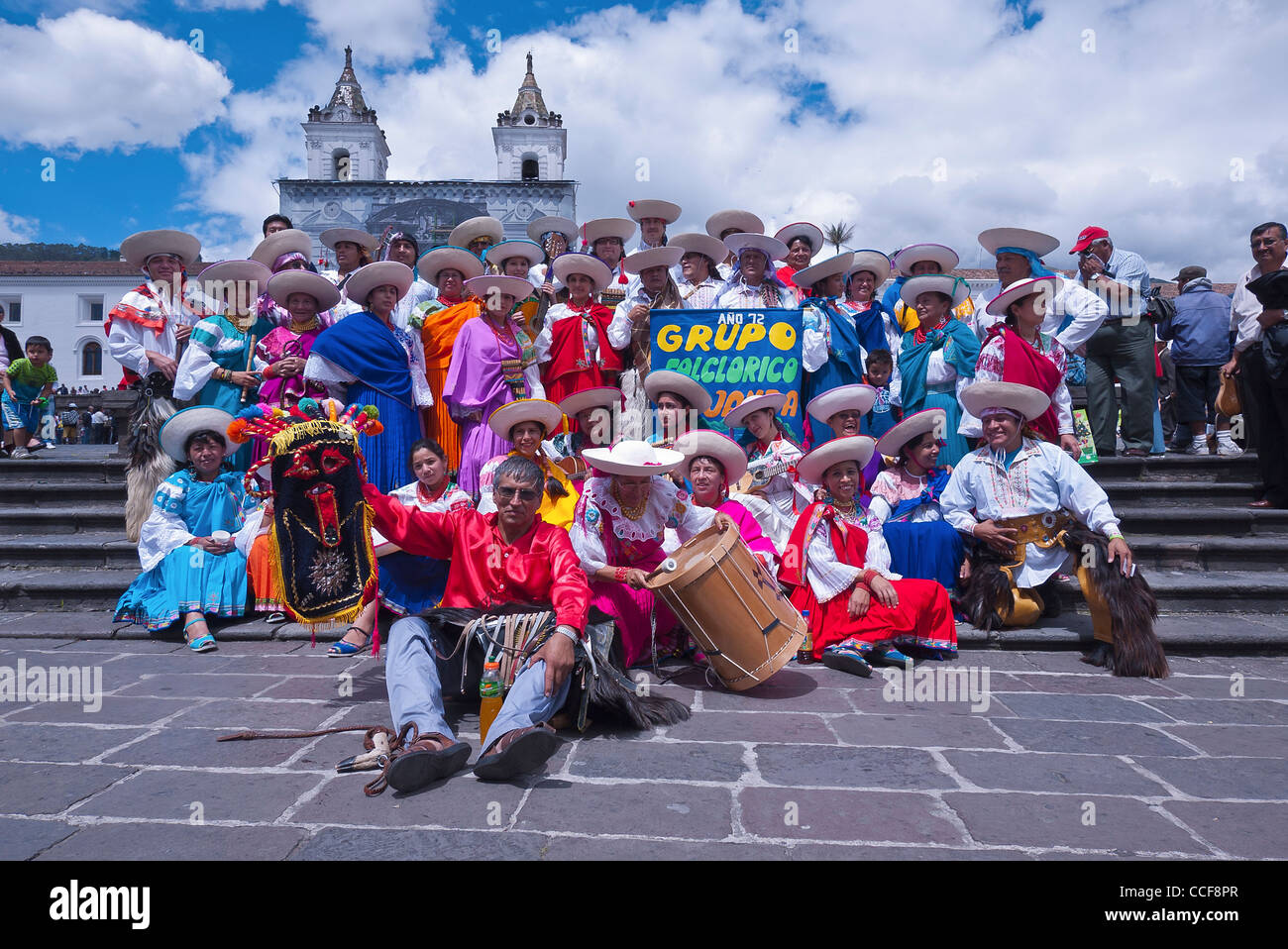 Quito danse traditionnelle Banque de photographies et d’images à haute ...