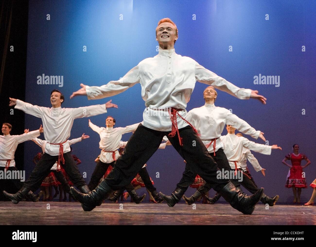 Ensemble de danse folklorique igor moiseyev Banque de photographies et ...