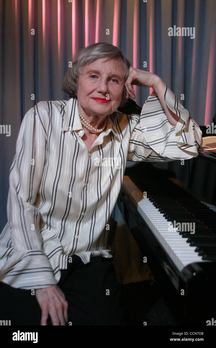 Blossom Dearie effectuant au Danny's Skylight Room le 13 mars 2004 ...