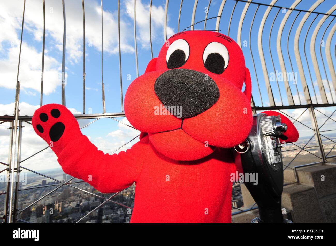Clifford le grand chien rouge Banque de photographies et d’images à ...