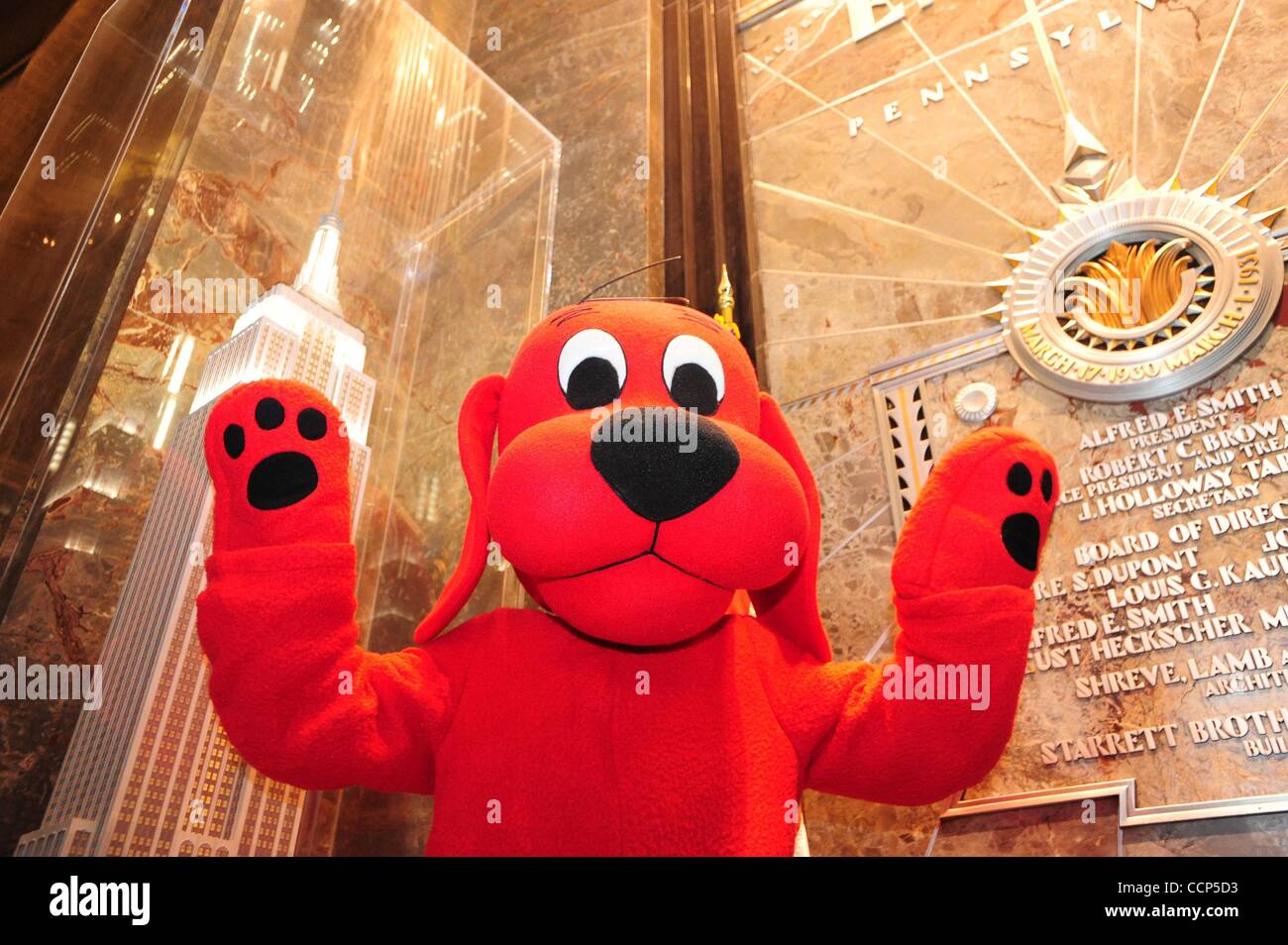 Clifford le grand chien rouge Banque de photographies et d’images à ...