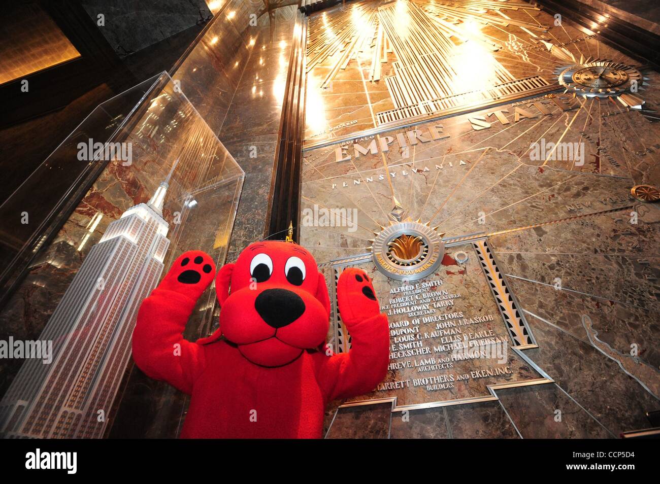 Clifford le grand chien rouge Banque de photographies et d’images à ...