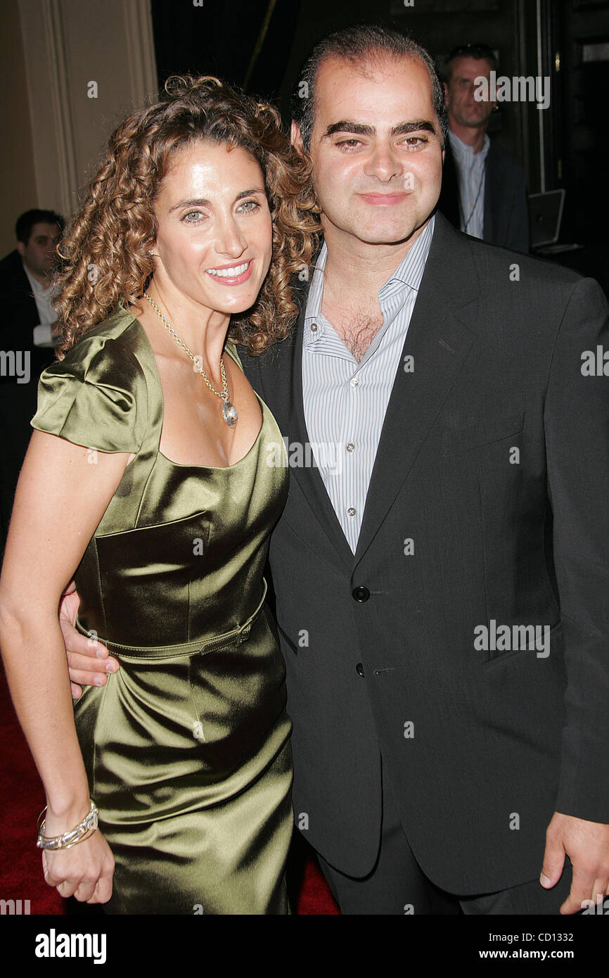 Melina kanakaredes peter constantinides arrivals Banque de ...