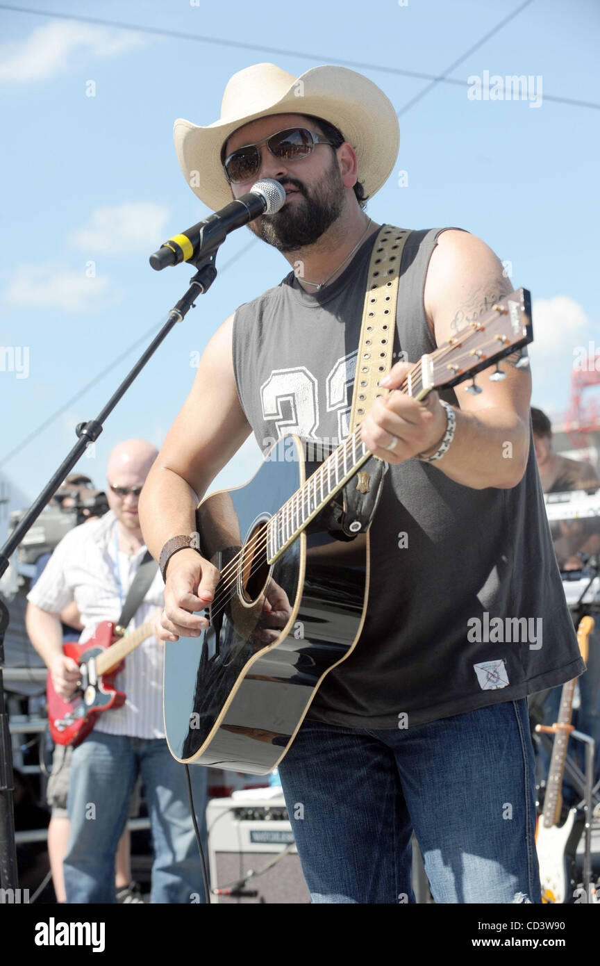 Jun 7, 2008 - Nashville, Tennessee, USA - Musicien RAY SCOTT effectue ...