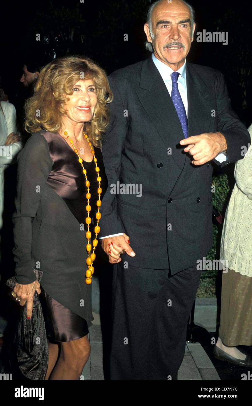 Sean connery et sa femme Banque de photographies et d’images à haute ...