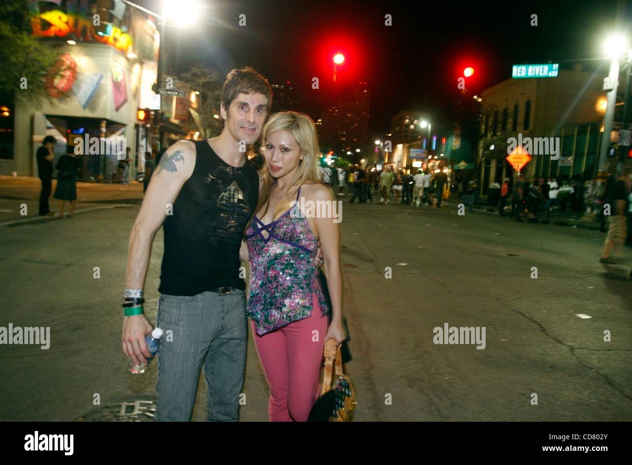 Perry farrell and wife etty lau farrell Banque de photographies et d ...