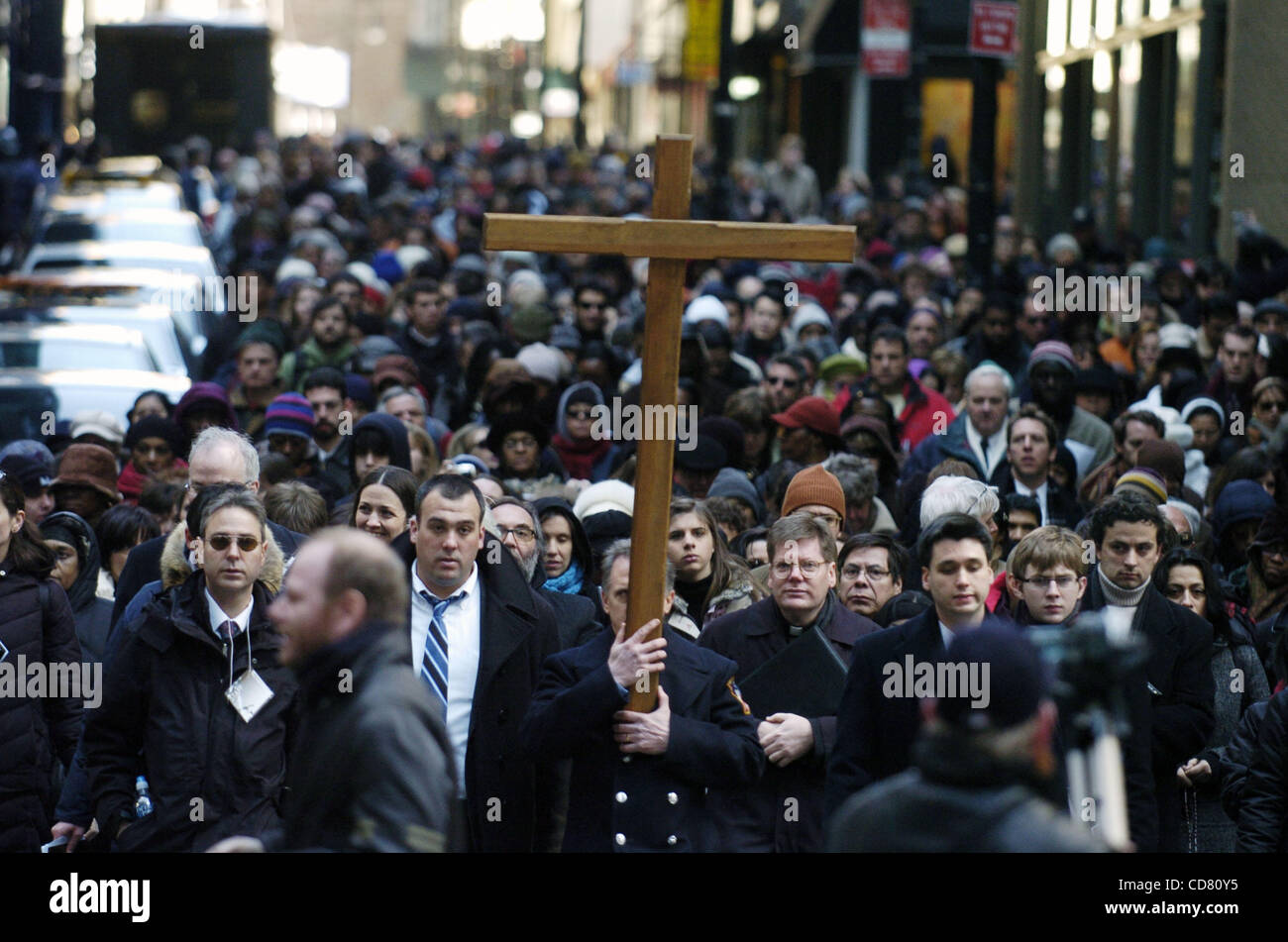 Des centaines de participer à la 'Le Vendredi Saint 2008 Chemin de ...