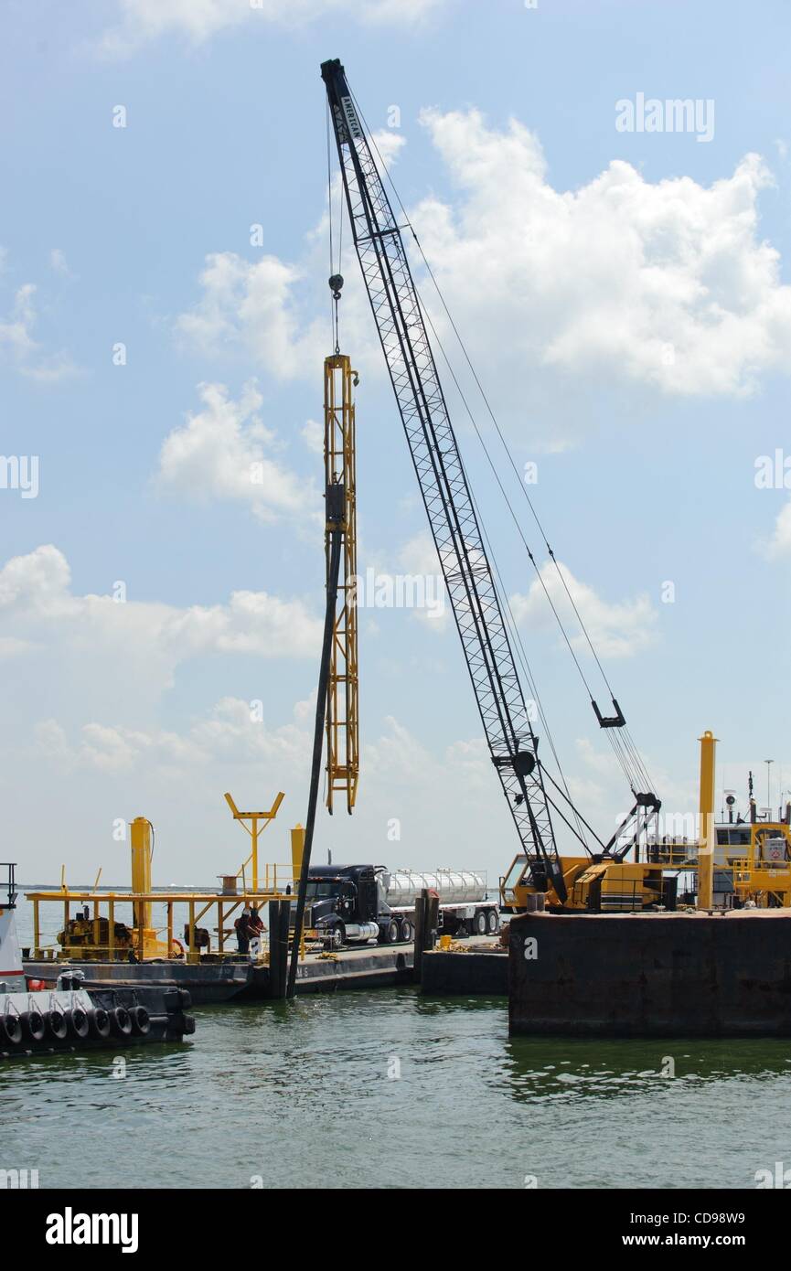 Jun 26, 2010 - Grand Isle, en Louisiane, États-Unis - Barrage de Barge ...