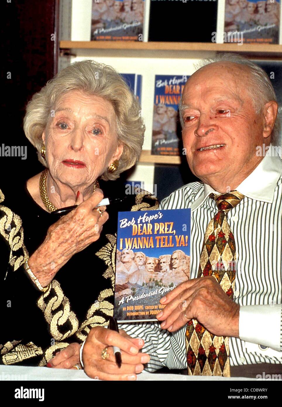 Notice nécrologique de BOB HOPE.K6439AR. 1996.BOB HOPE SIGNE '' CHER ...