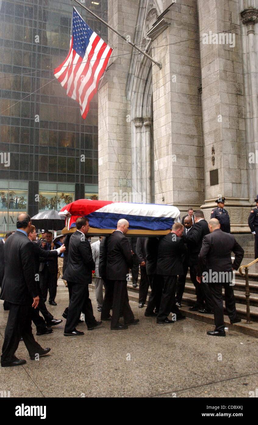 Celia cruzs funeral st patricks Banque de photographies et d’images à ...