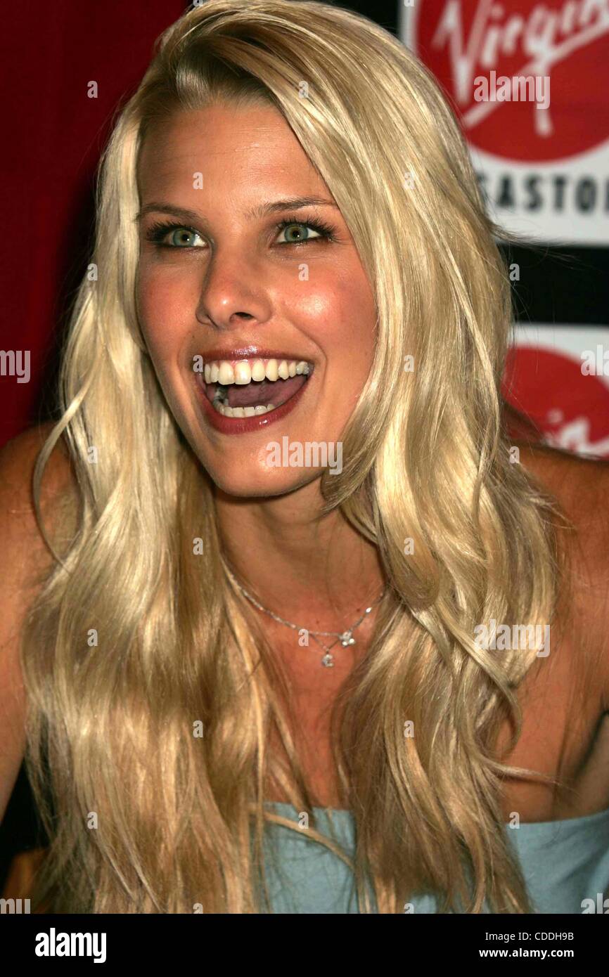 Fhm magazine Banque de photographies et d’images à haute résolution - Alamy