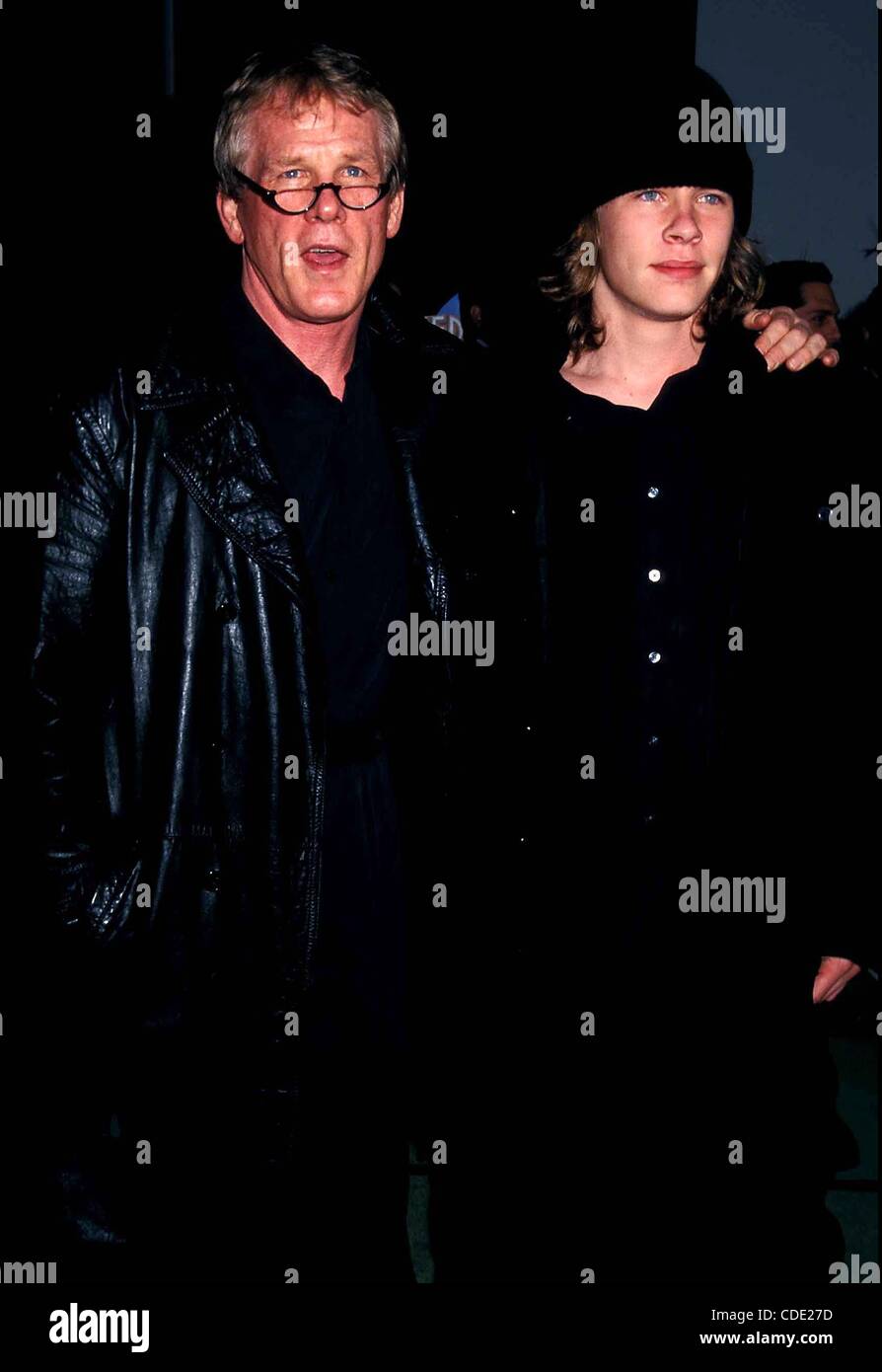 The Hulk 2003 Nick Nolte Banque d'image et photos - Alamy