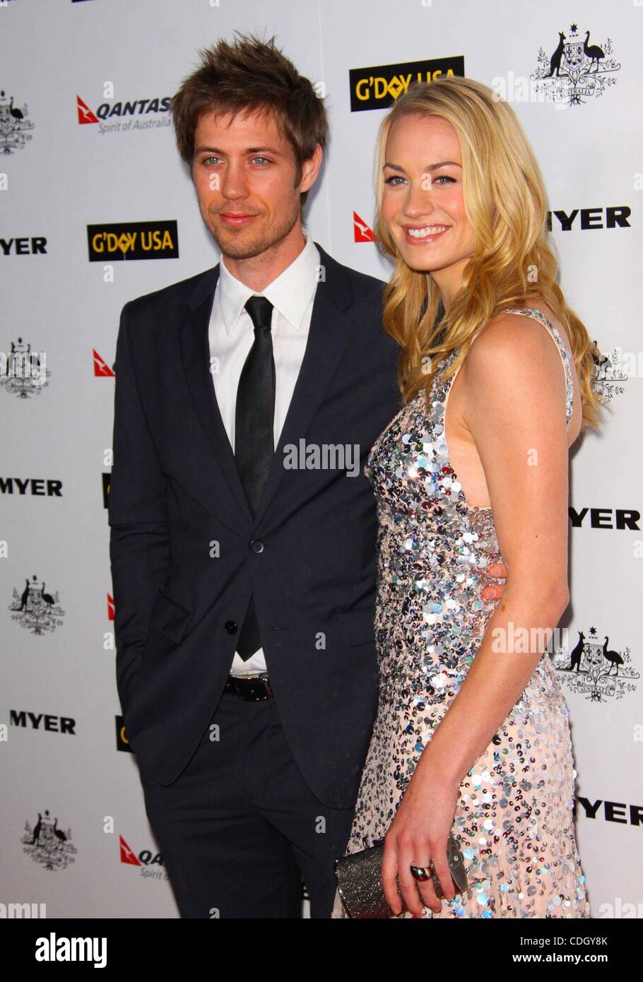 Tim loden yvonne strahovski Banque de photographies et d’images à haute ...