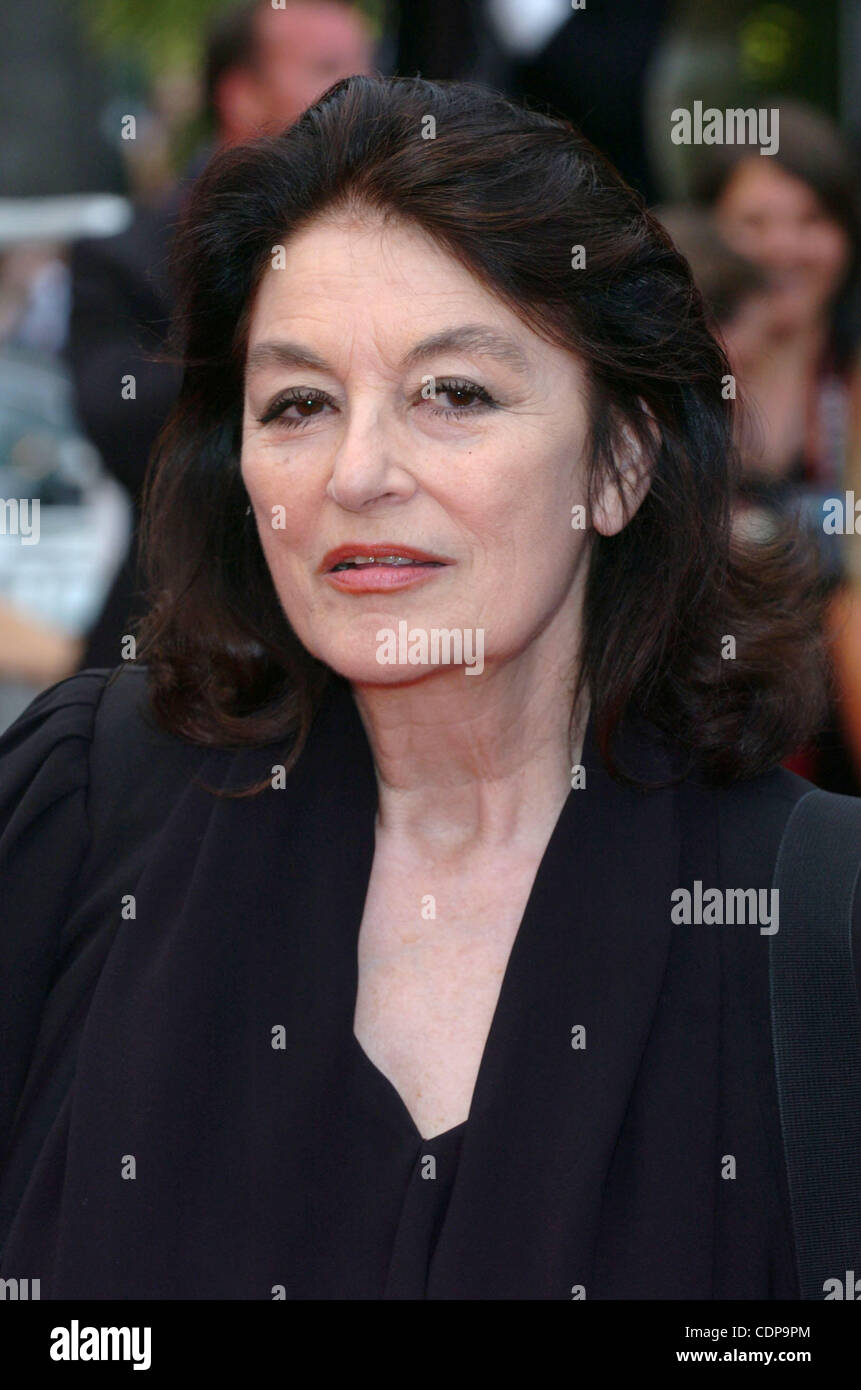 Anouk aimée Banque de photographies et d’images à haute résolution - Alamy