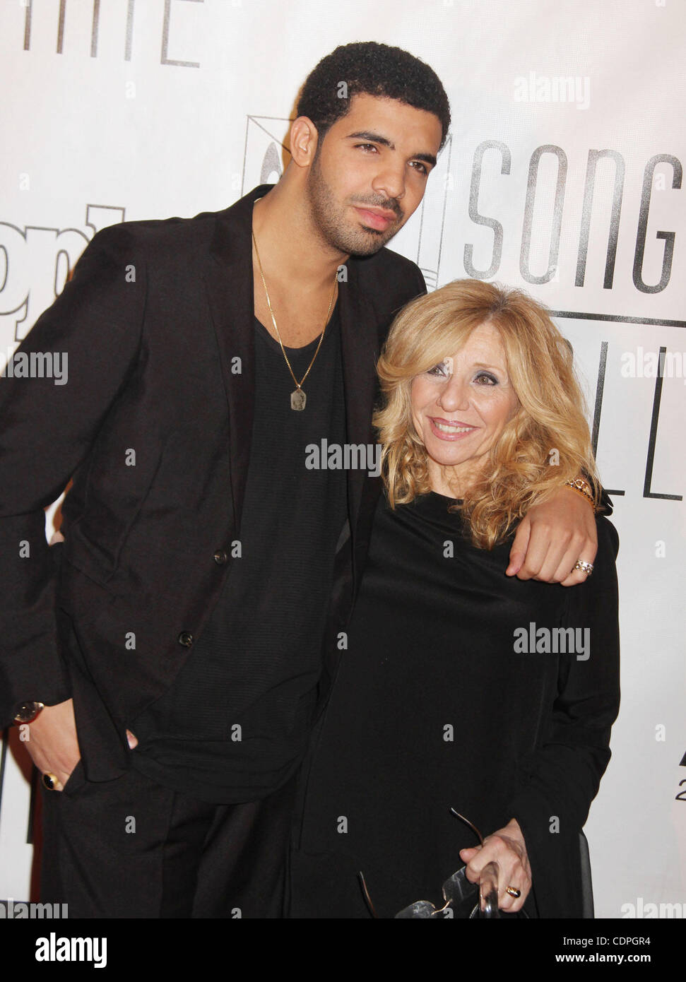 Drake and mother sandi graham Banque de photographies et d’images à ...