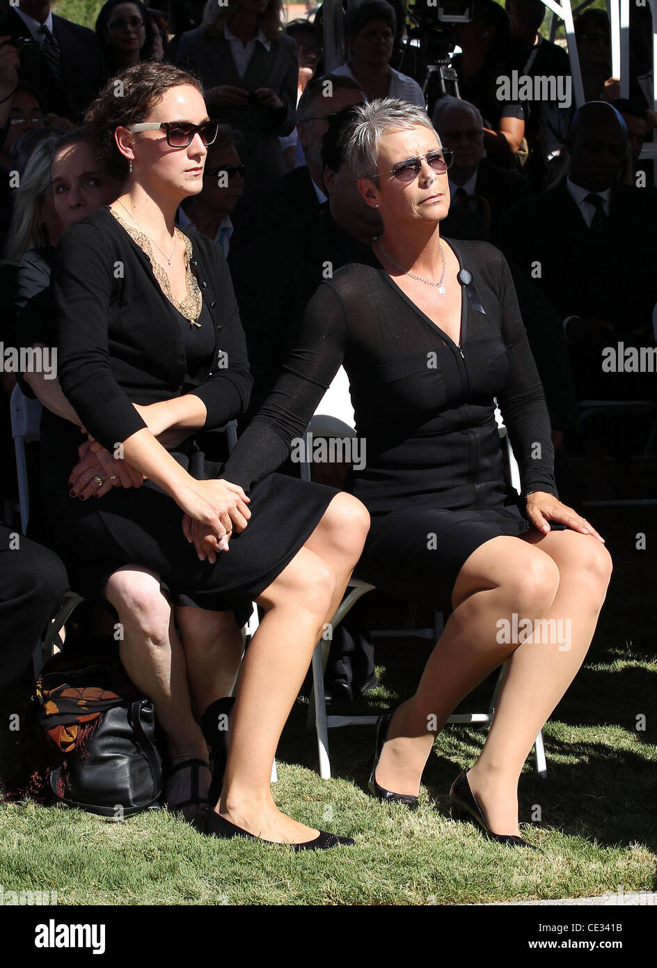 Jamie Lee Curtis et sa fille Annie Guest assister aux funérailles pour Curtis' père, l'acteur ...