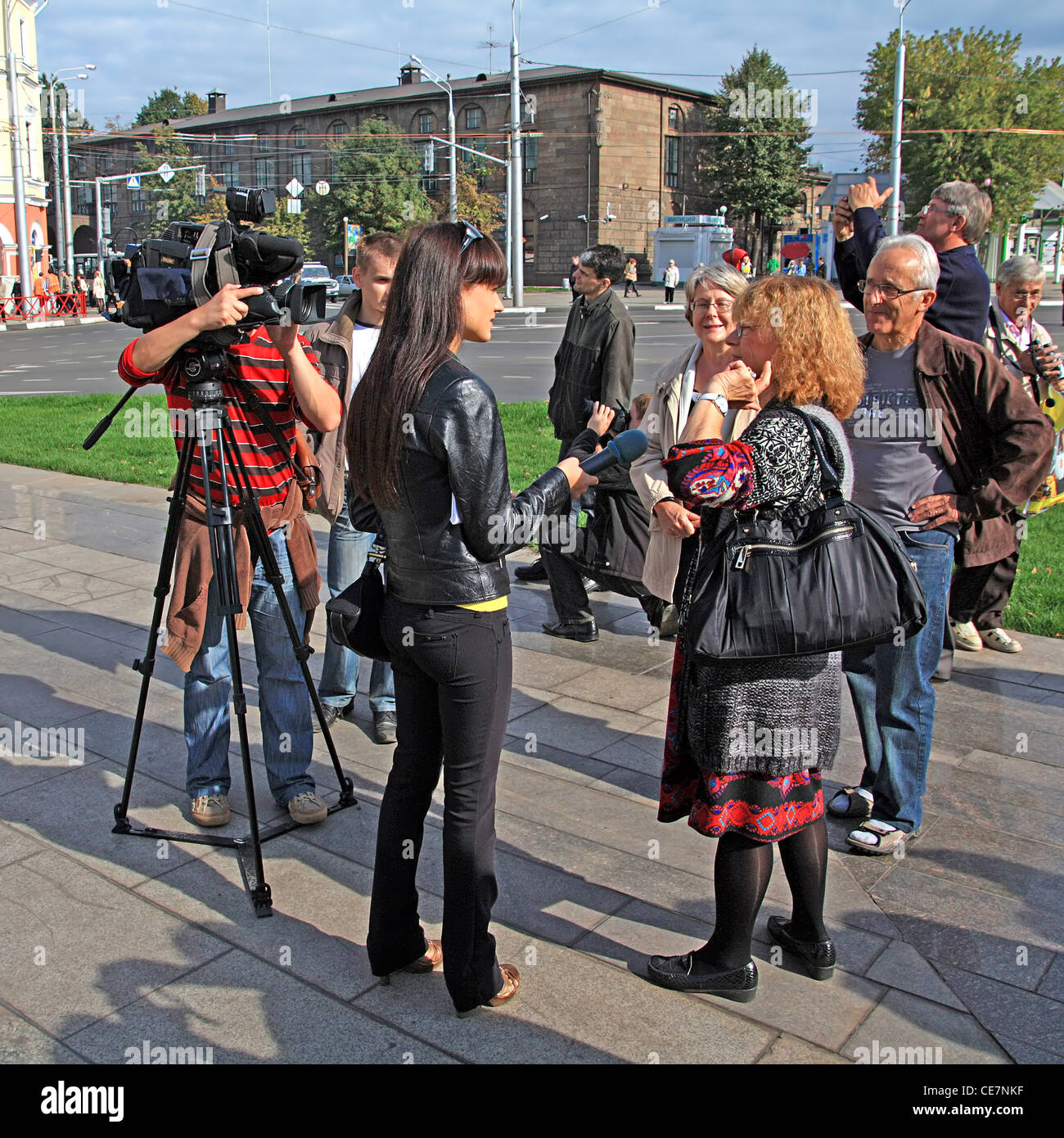Tv crew interview Banque de photographies et d’images à haute ...