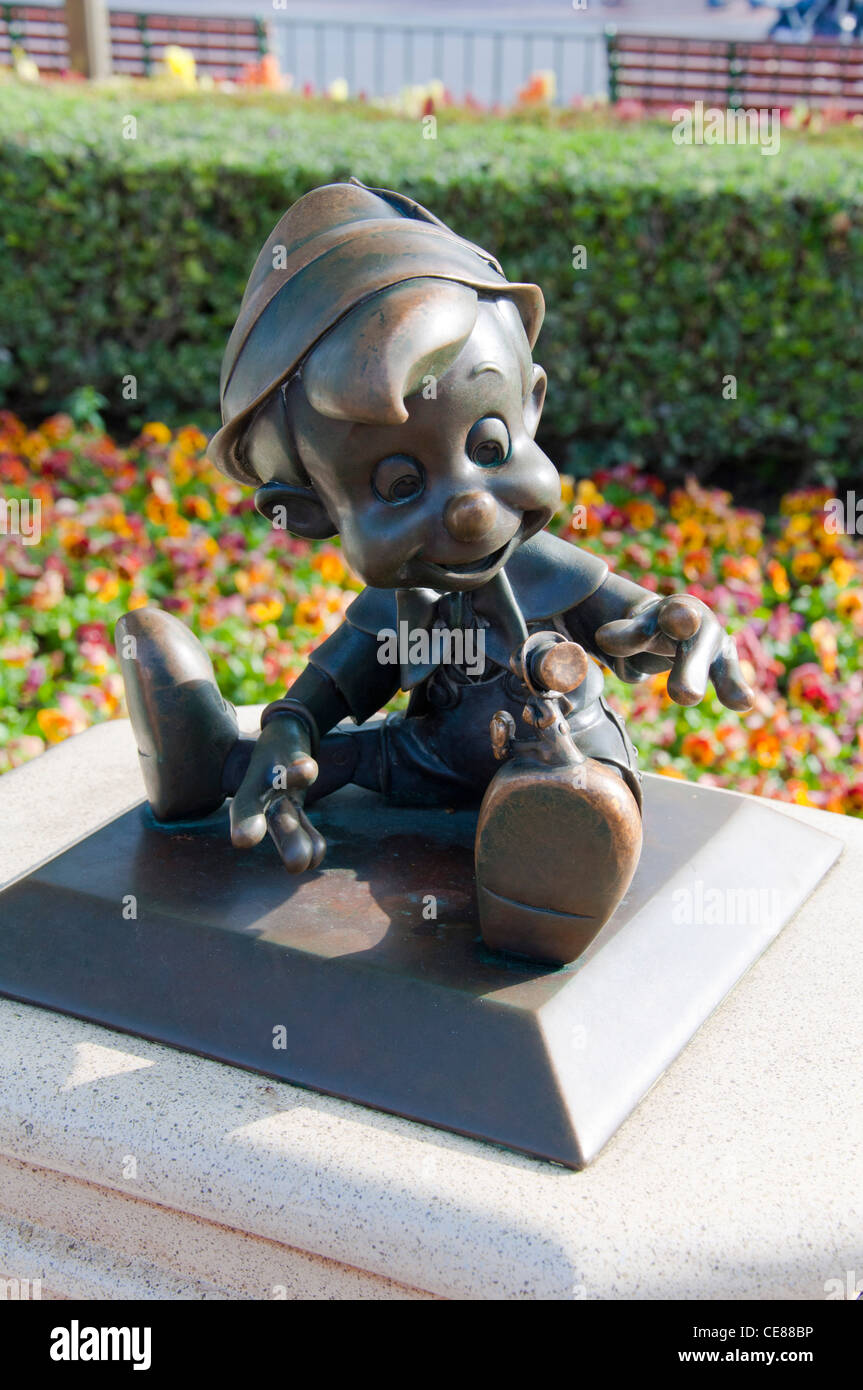 Statue de Pinocchio au Parc Disneyland, Anaheim, California USA Photo ...