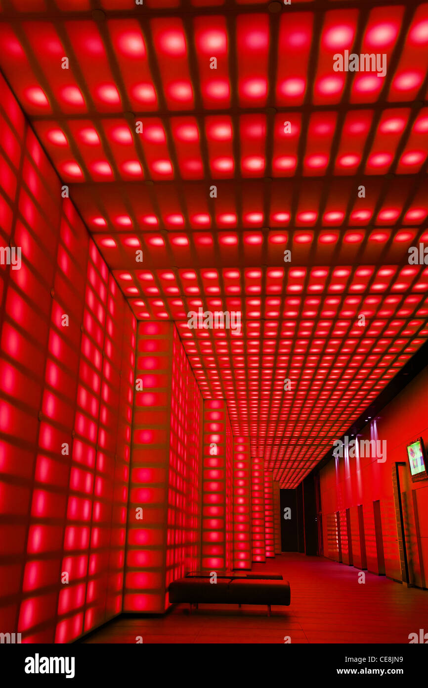 L'éclairage rouge mur hall / salle d'entrée de boîte de nuit ou ...