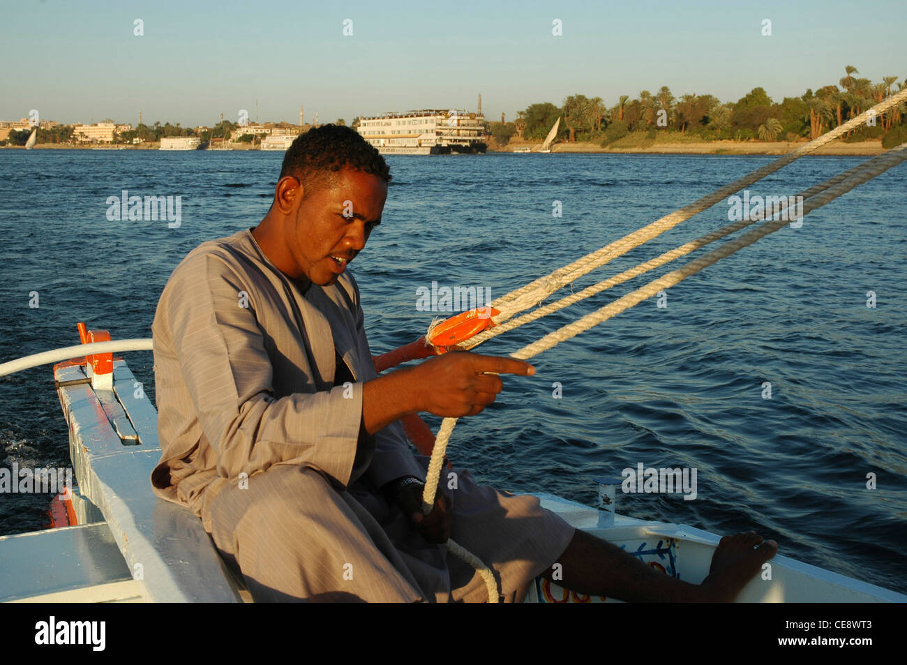 Felouque de bateau fluvial luxor Banque d'image et photos - Alamy