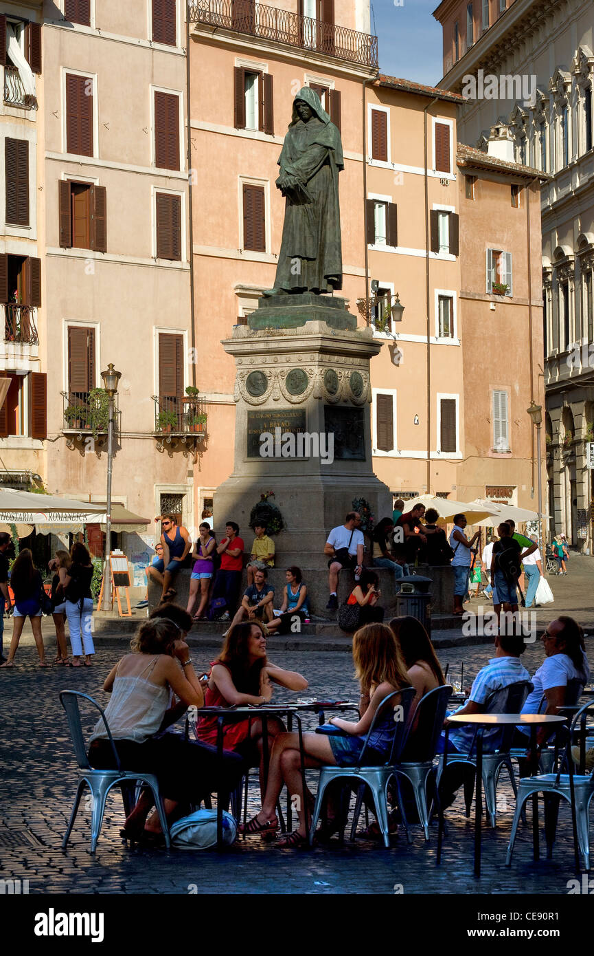 Giordano bruno piazza campo dei fiori rome italy statue Banque de photographies et d’images à ...