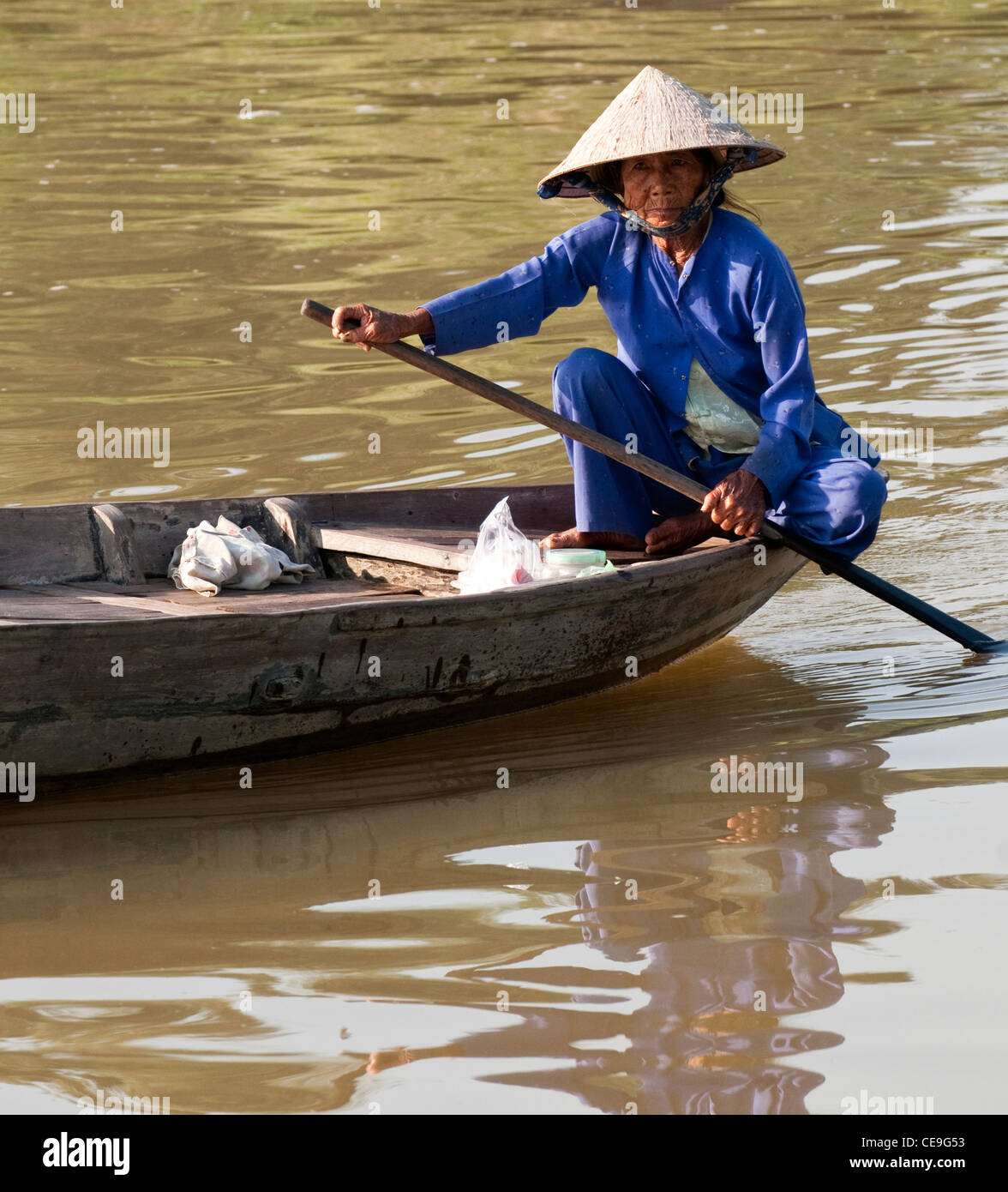 Vietnamese boat Banque de photographies et d’images à haute résolution ...