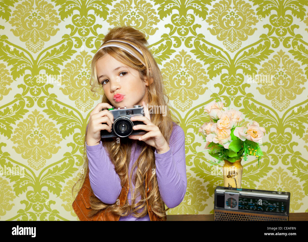 Belle petite fille vintage Photo Stock - Alamy