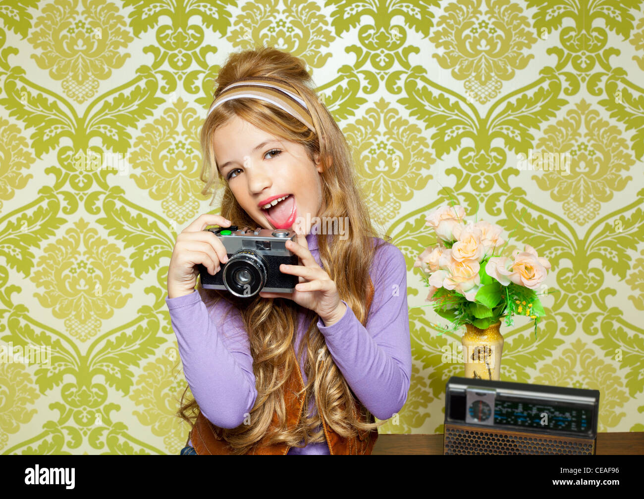 Petite fille vintage Banque de photographies et d’images à haute ...