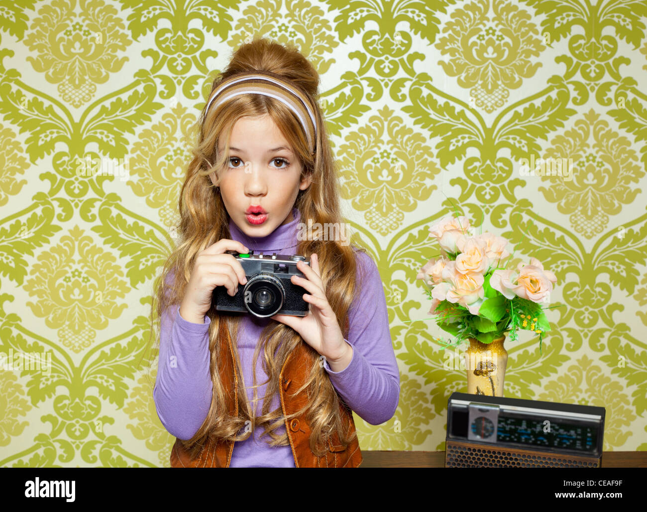 Petite fille vintage Banque de photographies et d’images à haute ...