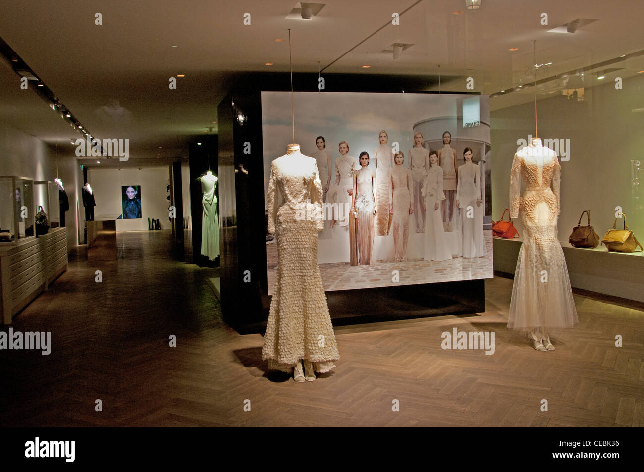 Boutique boutique Givenchy Couture Paris France Fashion designer ...