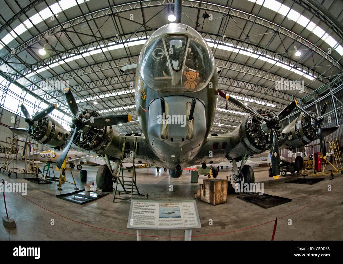 Sally b voler au duxford imperial war museum Banque de photographies et ...