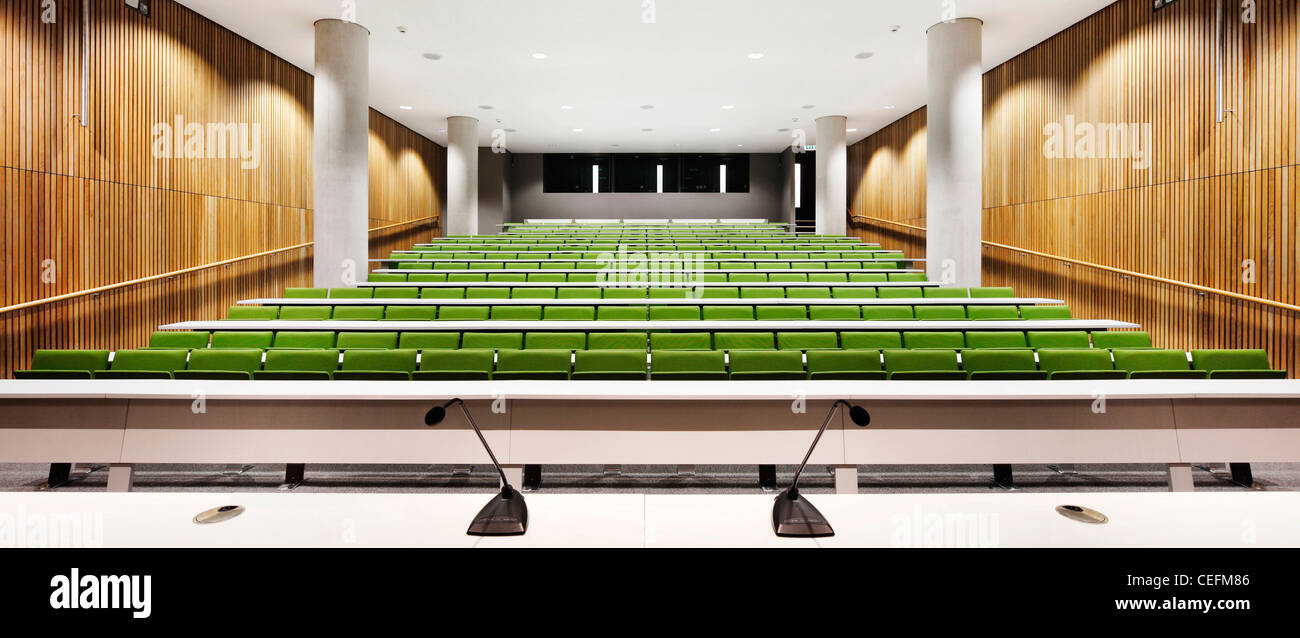 Vue panoramique tourné de la conférence de presse à l'auditorium de l ...