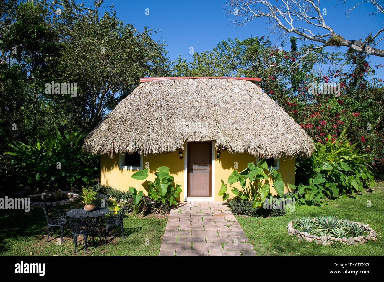 Version moderne de maison traditionnelles mayas, Chichen Itza, Yucatan ...